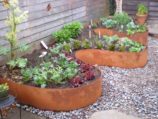 15 Awesome DIY Garden Bed Edging Ideas