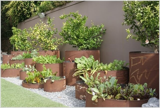 10 Things to Use for Making a Round Garden Bed 10 Things to Use for Making a Round Garden Bed
